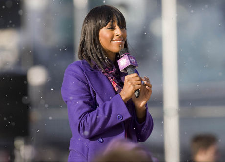 __COUNT__ Alexandra Burke leads a Quality Street Christmas Caroleoke ...