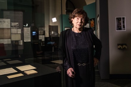 Holocaust Survivor Sheindi Millerehrenwald Poses Photo Editorial Stock ...
