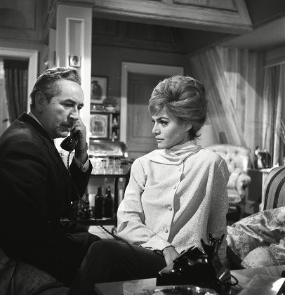 Saint Tv 1963 Saint Sees Through Redaktionelles Stockfoto – Stockbild ...