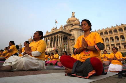 Yoga Enthusiasts Perform 108 Sun Salutations Editorial Stock Photo ...