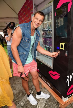 'Gronk Beach Party' Pure Romance pop-up during big game weekend, Miami ...