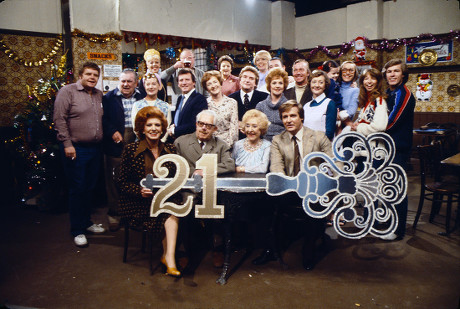 Regular Cast Members Celebrate Shows 21st Editorial Stock Photo - Stock ...