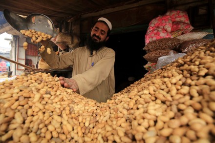 Pakistani Vendor Sells Peanuts On Roadside Editorial Stock Photo ...