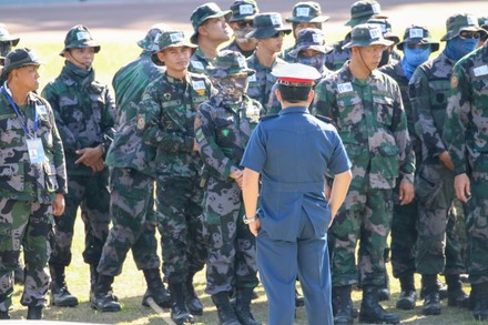 Officer Center Giving Instruction Vip Security Editorial Stock Photo ...