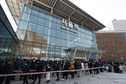 South Korean People Form Long Queue Editorial Stock Photo - Stock Image ...