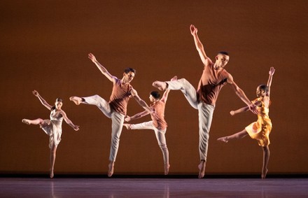 'Voices and Light Footsteps' Dance performed by Richard Alston Dance ...