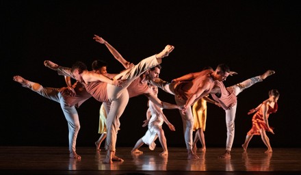 'Voices and Light Footsteps' Dance performed by Richard Alston Dance ...