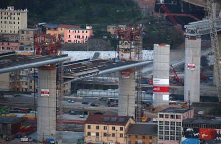 Fotos de stock de construction replacement morandi bridge genoa ...