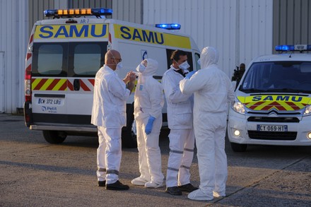 86 Aboard ambulances Stock Pictures, Editorial Images and Stock Photos ...
