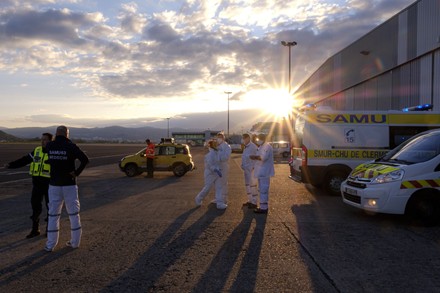 86 Aboard ambulances Stock Pictures, Editorial Images and Stock Photos ...