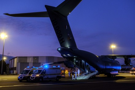 86 Aboard ambulances Stock Pictures, Editorial Images and Stock Photos ...