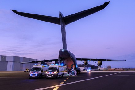 86 Aboard ambulances Stock Pictures, Editorial Images and Stock Photos ...