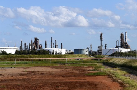 Fuel Tankers Commute Caltex Refinery Brisbane Editorial Stock Photo ...