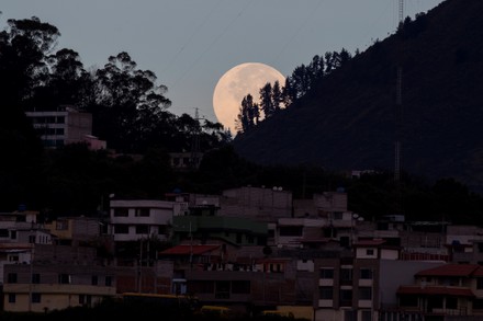 View Super Moon Sunrise Quito Ecuador Editorial Stock Photo - Stock ...