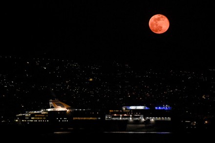 Red Supermoon Rises Behind Mt Vesuvius Editorial Stock Photo - Stock Image | Shutterstock