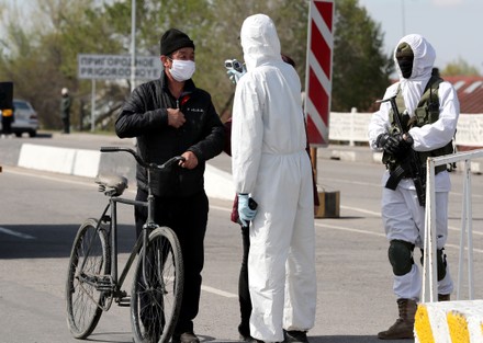 National Guard Soldiers Control Checkpoint Additional Editorial Stock ...