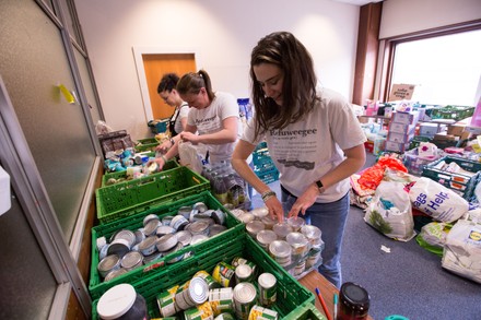 Refuweegee Volunteers Organise Deliveries Families Need Editorial Stock ...