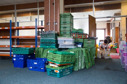 Refuweegee Volunteer Organises Deliveries Families Needin Editorial ...