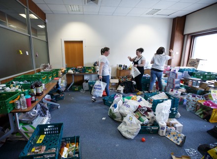 Refuweegee Volunteers Organise Deliveries Families Need Editorial Stock ...