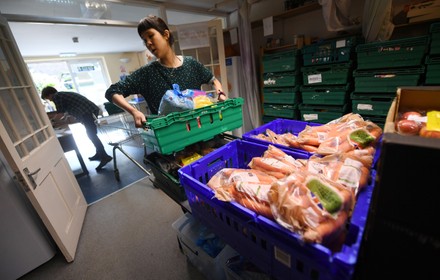RED CROSS WORKERS PACK EMERGENCY FOOD Editorial Stock Photo - Stock ...