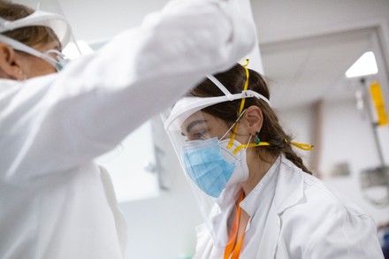 Professional nurses of ICO Girona in Catalonia, Spain - Mar 2020 Stock ...