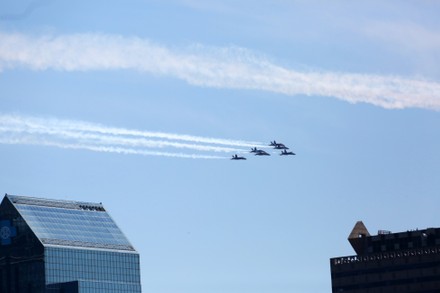 imágenes de Blue Angels and Thunderbirds flyover tribute, Philadelphia ...