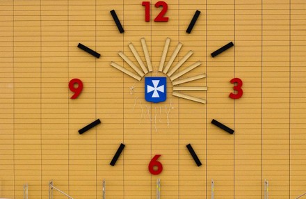 500 Clock on the wall Stock Pictures, Editorial Images and Stock Photos ...
