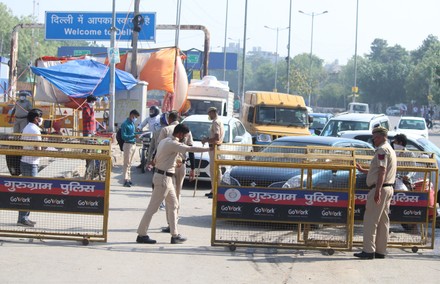 Security Personnel Intercept Incoming Vehicles Dundaherakapashera ...