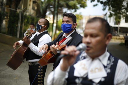 Mariachis Perform Front Residential Buildings Cali Editorial Stock ...