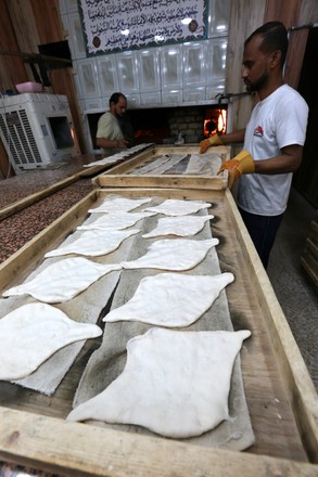 imágenes de Muslims fasting month of Ramadan in Iraq, Baghdad - 11 May ...