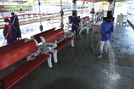 Railway Staffs Cleaning Platforms Hatia Railway Editorial Stock Photo ...