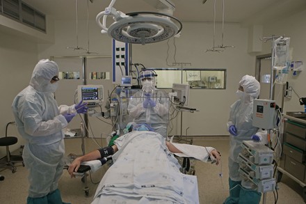 Doctors Prepare Intubate Patient During Demonstration Editorial Stock ...