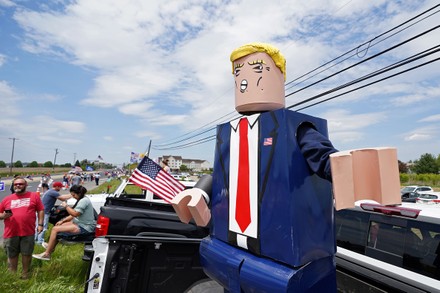 750 Donald trump costume Stock Pictures, Editorial Images and Stock ...