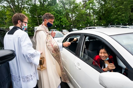 Father Shaun Foggo C Uses Aspergillum Editorial Stock Photo - Stock ...
