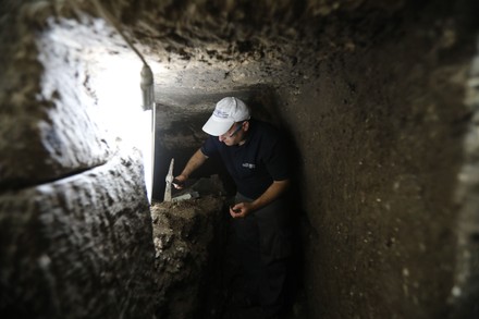Israeli Archaeologist Barak Monnickedemgivon Works Archeological ...