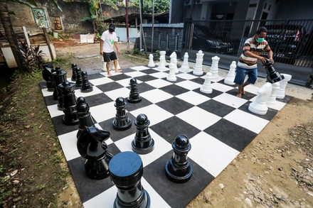 25 Playing giant chess game Stock Pictures, Editorial Images and Stock ...