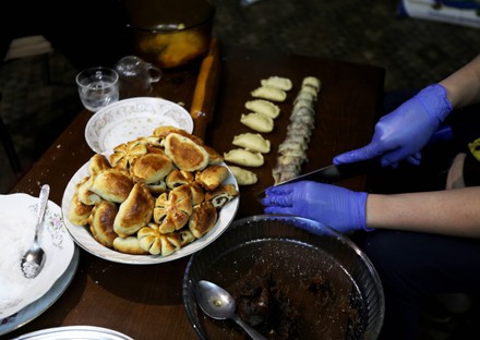 Iraqi Makes Traditional Cookies Known Kleicha Editorial Stock Photo ...