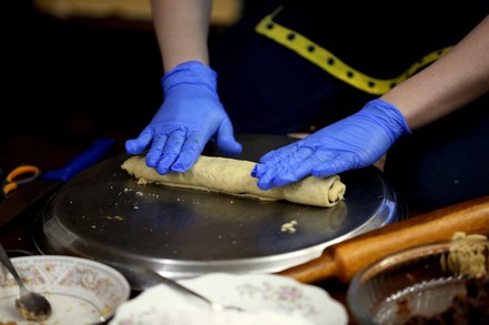 Iraqi Makes Traditional Cookies Known Kleicha Editorial Stock Photo ...
