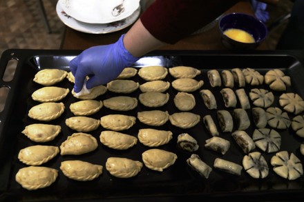 Iraqi Makes Traditional Cookies Known Kleicha Editorial Stock Photo ...