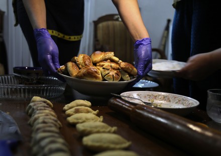 Iraqi Makes Traditional Cookies Known Kleicha Editorial Stock Photo ...