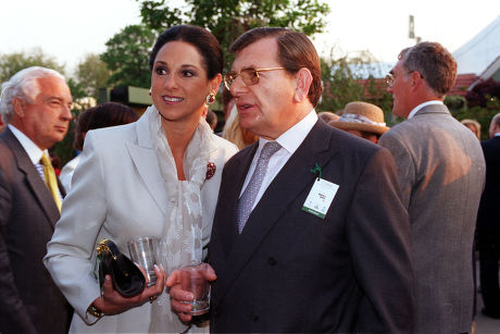 Evening Standard Garden Chelsea Flower Show Editorial Stock Photo ...