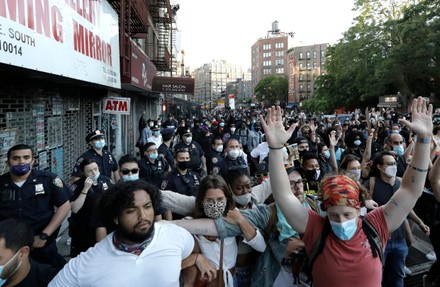 Peaceful Protesters Lock Arms Surround Police Editorial Stock Photo ...