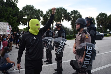 Protester Shakes Hands State Trooper Hundreds Editorial Stock Photo ...