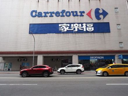 EXTERIOR VIEW CARREFOUR HYPERMARKET TAIPEI TAIWAN Editorial Stock Photo ...