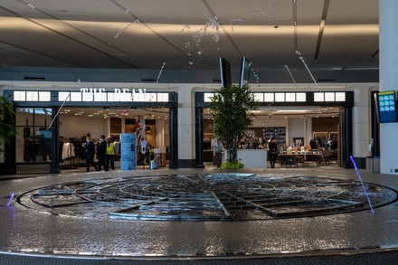 View Water Feature Laguardia Airports Brandnew Editorial Stock Photo ...