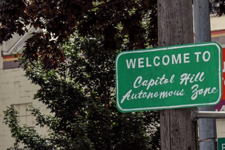 Protesters declare 'cop free zone' after police leave precinct in ...