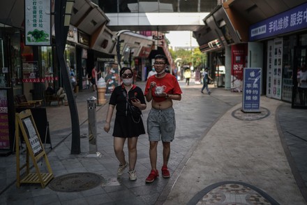 The 'Beijing bikini' fashion technique in use during the summer season ...