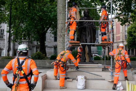 __COUNT__ Statues in UK covered up to protect them from protesters ...