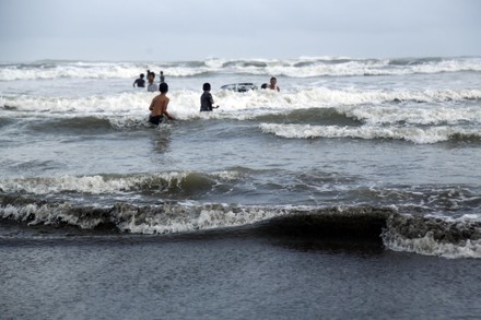 Visitors Rakhine People Enjoy Beach Sittwe Editorial Stock Photo ...