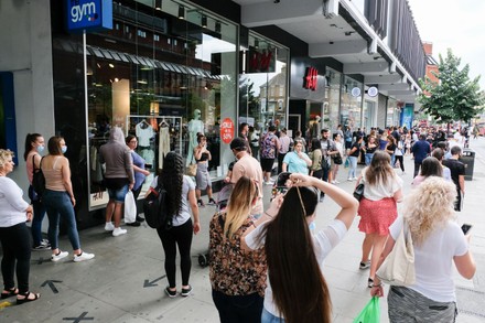 Non-essential shops reopen, UK - 15 Jun 2020 Stock Pictures, Editorial ...